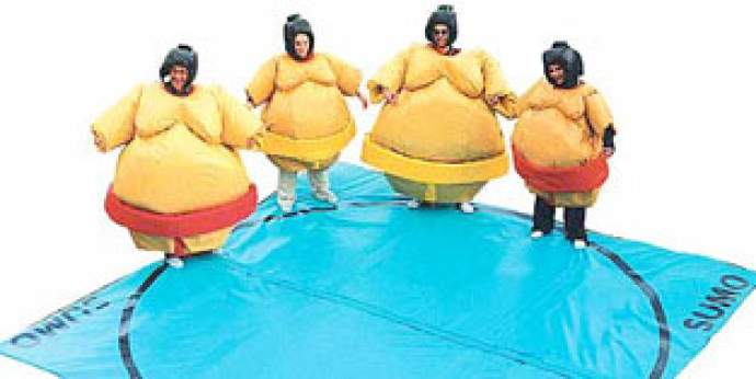 SUMO GONFLABLE ADULTE : le sport de lutte japonais en costume ...