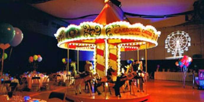 MANEGE CARROUSEL DES CHEVAUX de BOIS du CIRQUE | Location Manèges ...
