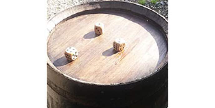 JEU de Dés 421 sur TONNEAU | Animation Location Jeux Anciens ...