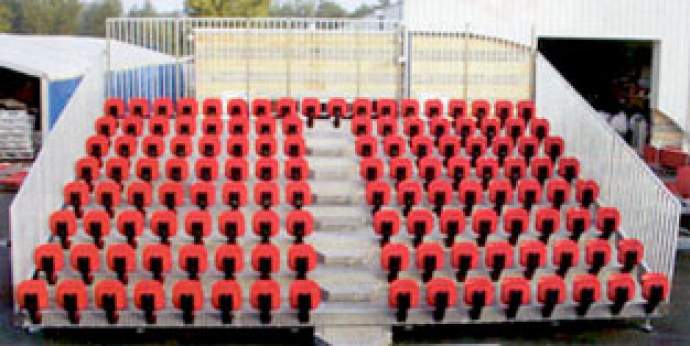 PODIUMS GRADINS MOBILES POUR SPECTACLES ET CONCERTS | Location Podiums ...