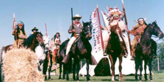 LE SPECTACLE DE L'OUEST Chevaux Indiens et Outlaws | Animaux en ...